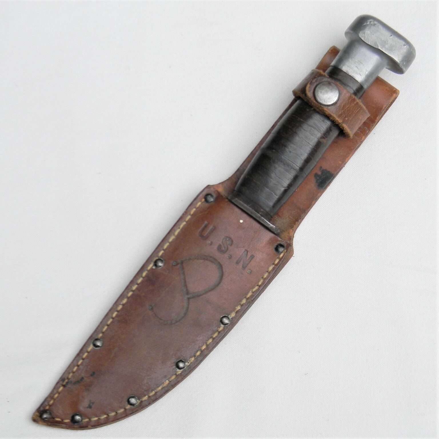WW2 Geneva Forge MK1 fighting knife, original USN leather scabbard