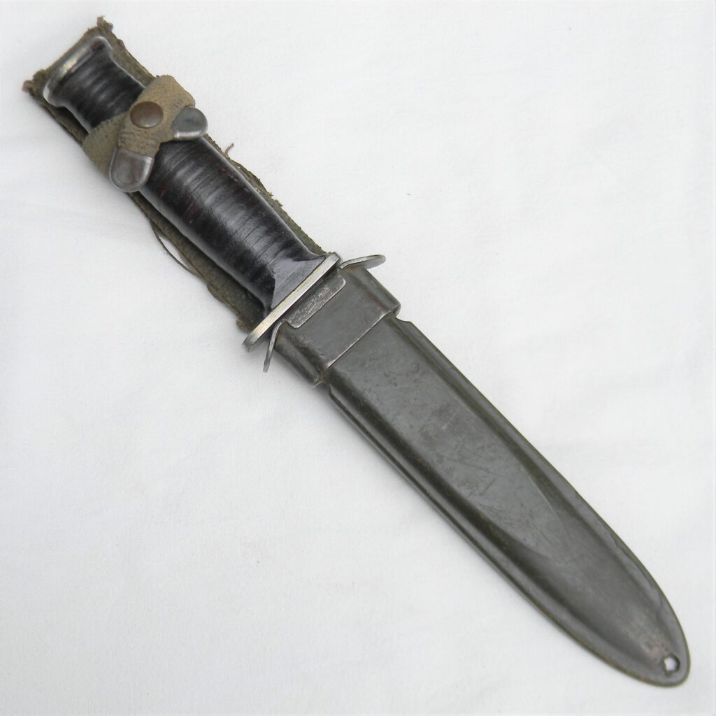 WW2 American fighting knife, M3/M4 blade, original M8 scabbard