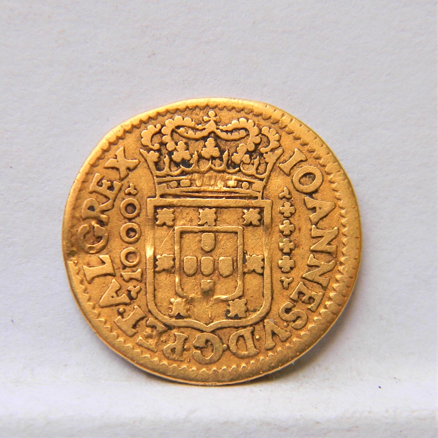 Portugal 1718 gold 1000 Reis "Jerusalem cross Quartinho"; toned XF