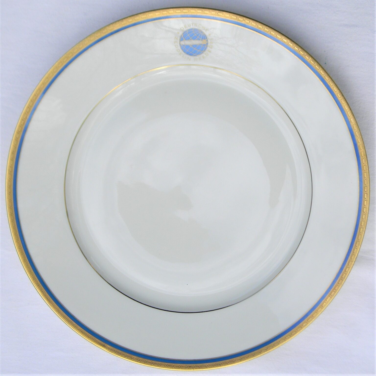 Airship Graf Zeppelin porcelain 9-in dinner plate Heinrich & Co, Germany