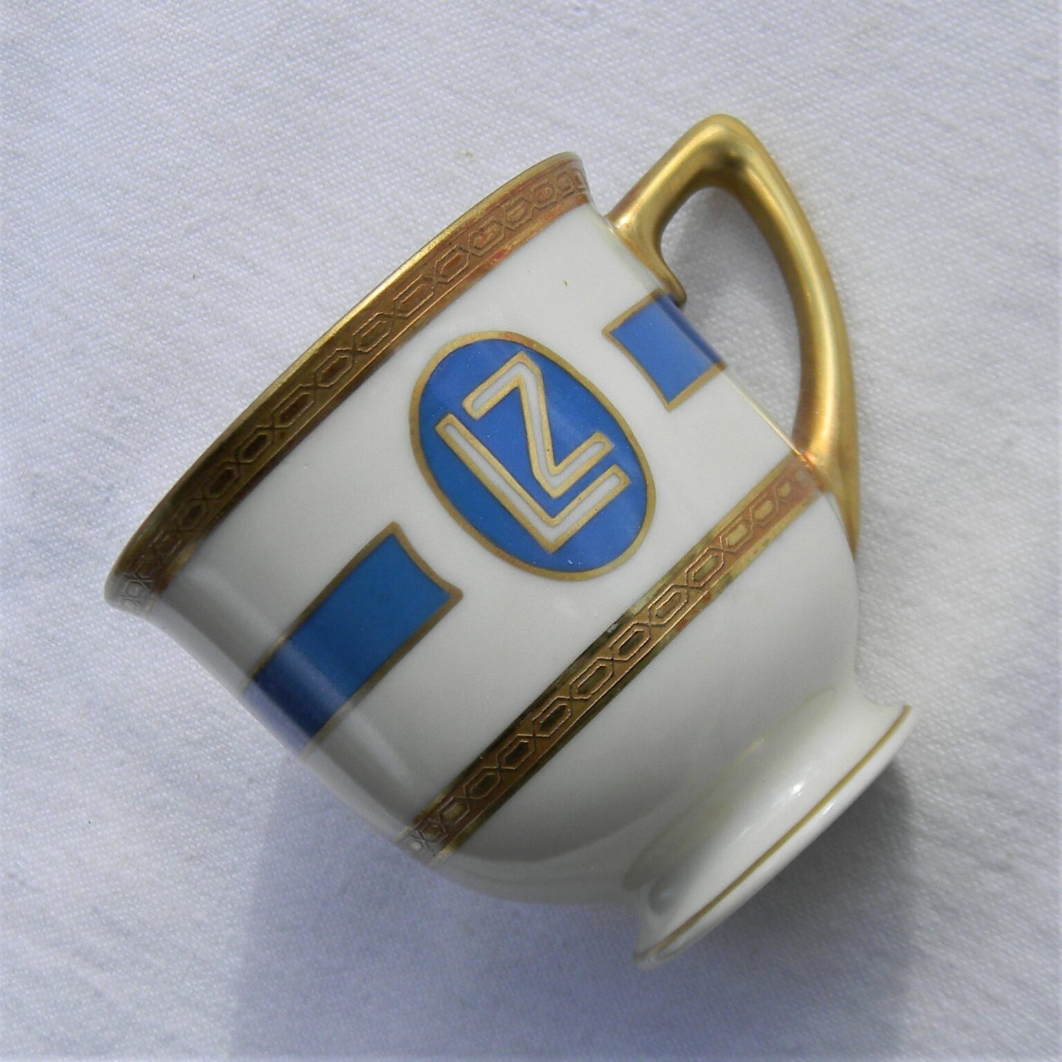 Airship Graf Zeppelin porcelain coffee cup made by Heinrich & Co; rare