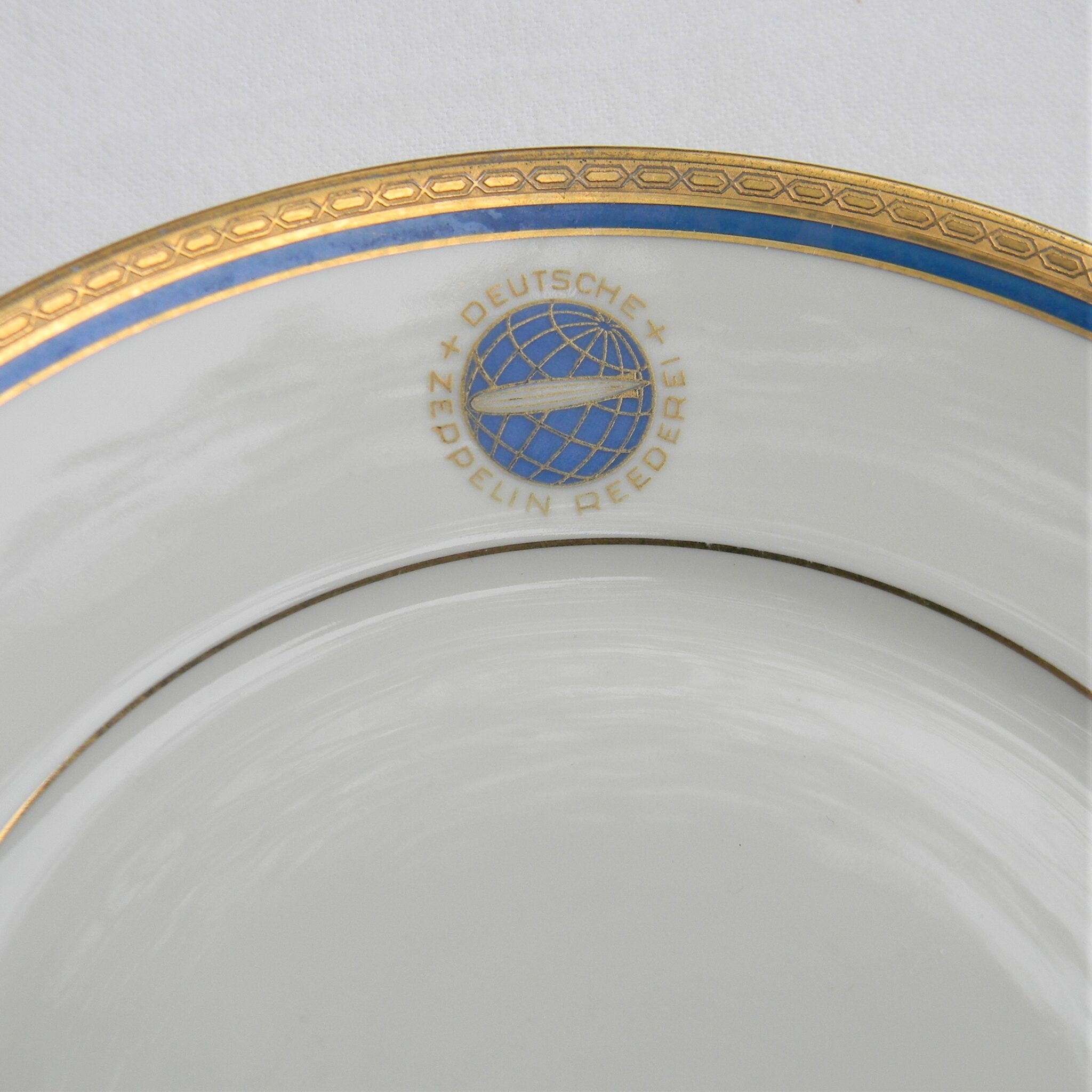 Airship Graf Zeppelin porcelain 7.625-inch plate Heinrich & Co, Germany