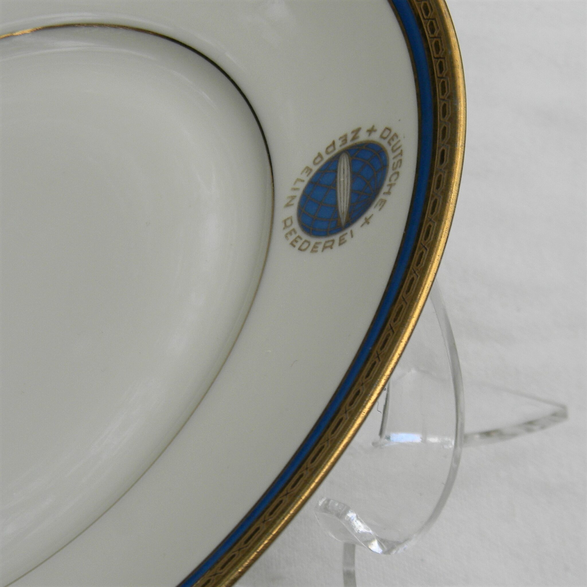 Airship Graf Zeppelin porcelain 7.625-inch plate Heinrich & Co, Germany
