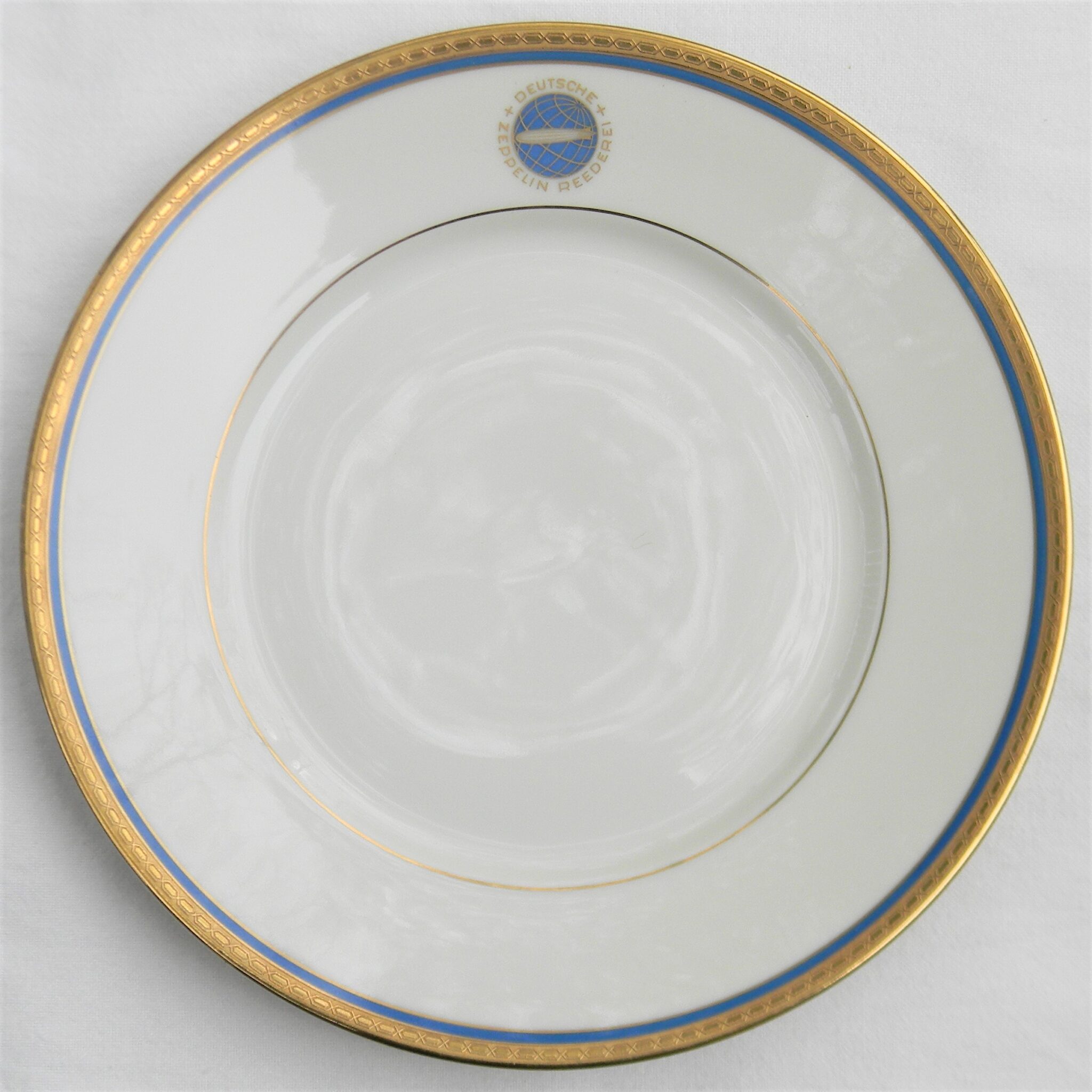 Airship Graf Zeppelin porcelain 7.625-inch plate Heinrich & Co, Germany