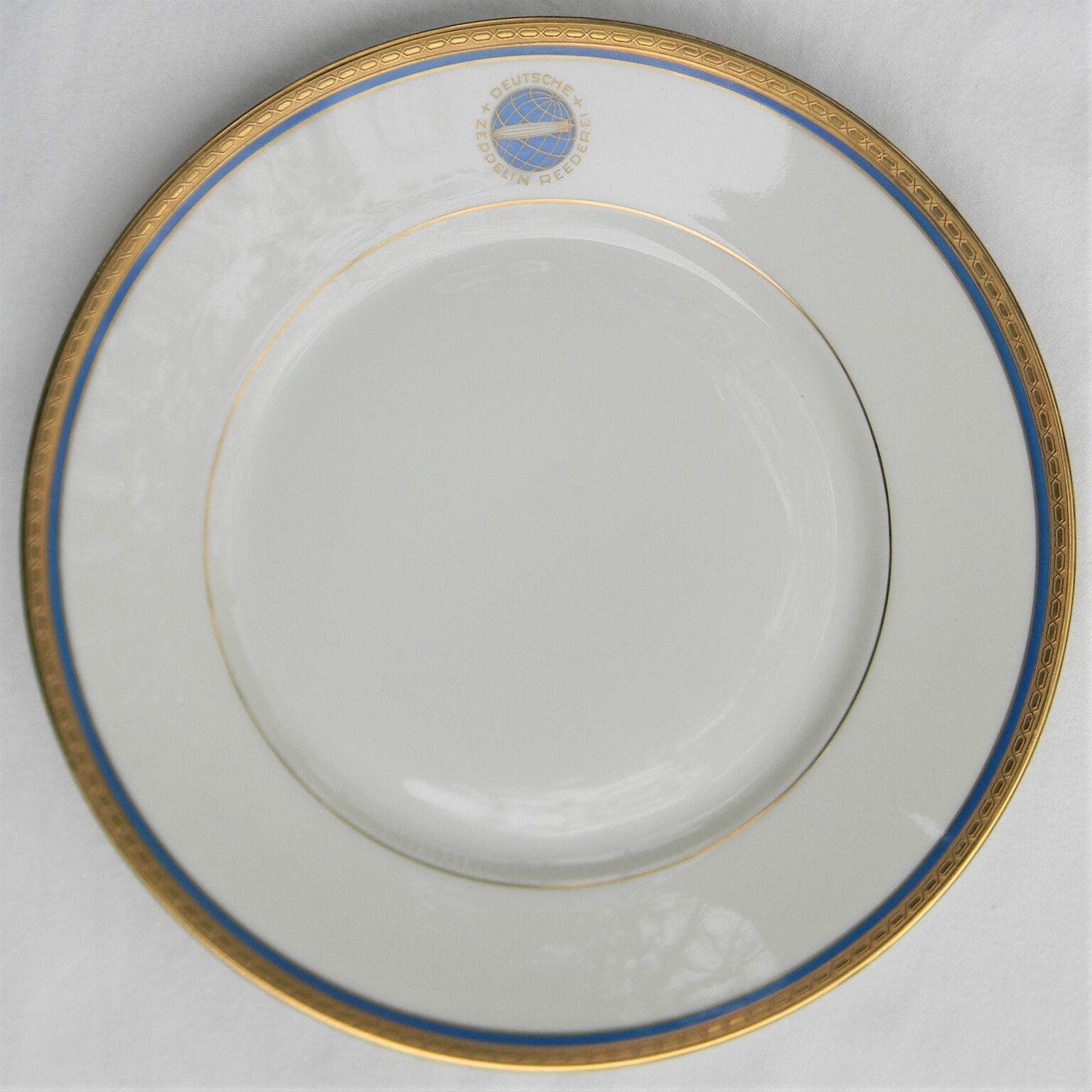 Airship Graf Zeppelin porcelain 8-inch plate Heinrich & Co, Germany