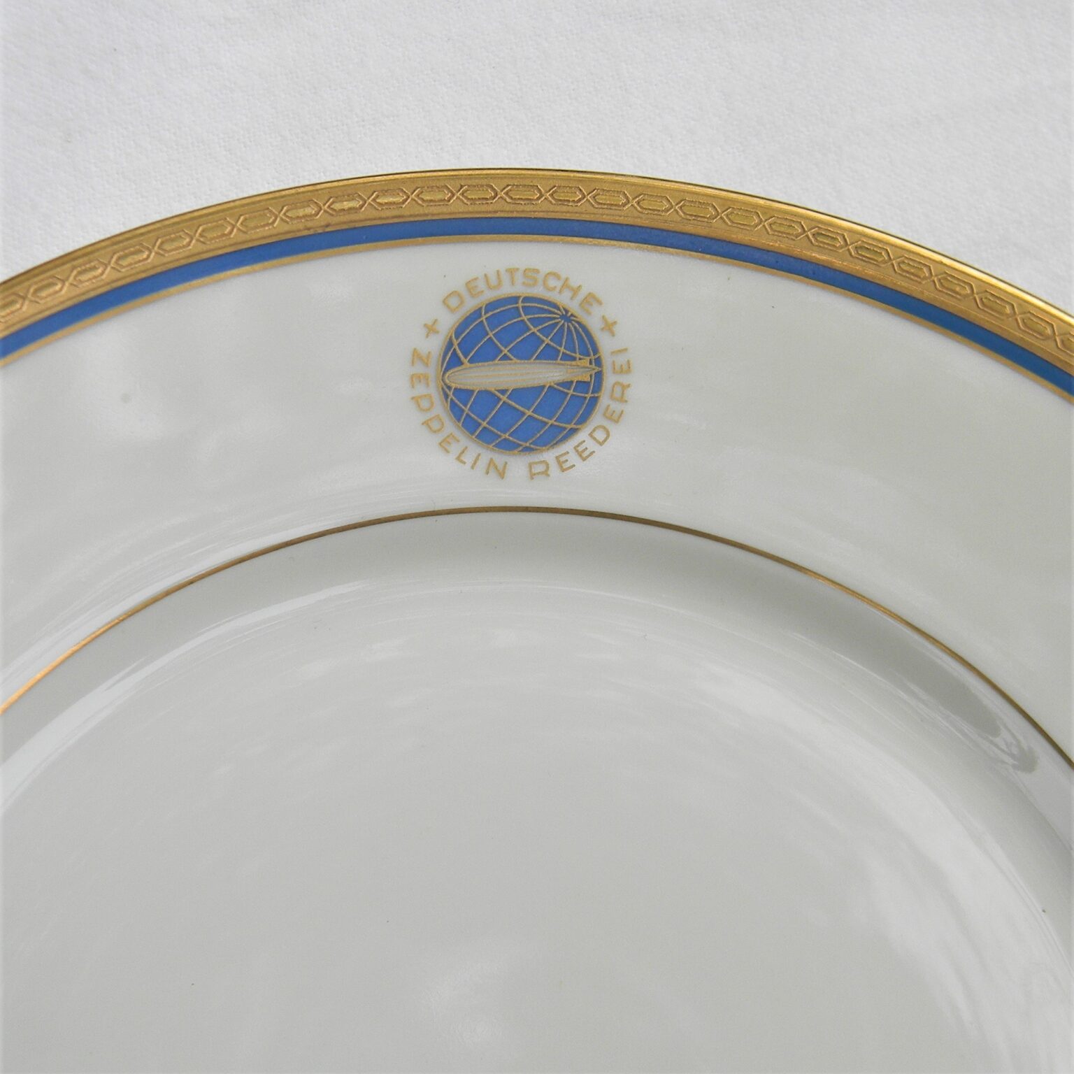 Airship Graf Zeppelin porcelain 8-inch plate Heinrich & Co, Germany