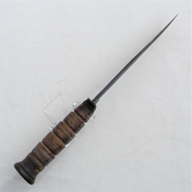 WW2 Camillus USN MK2 fighting knife, 1943 NORD scabbard
