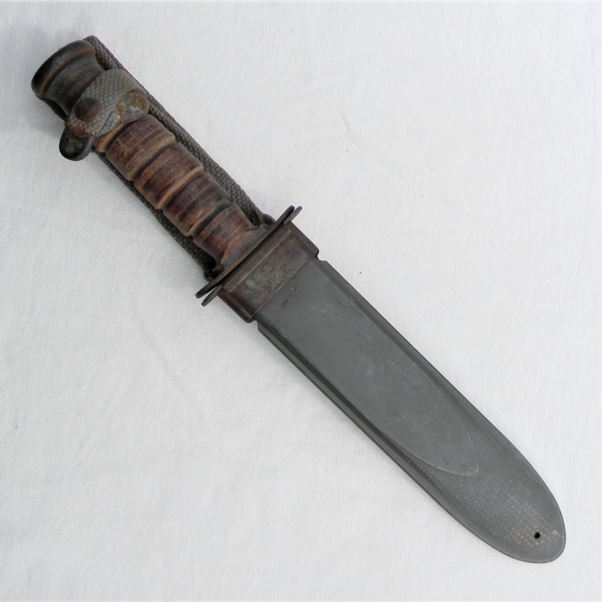 WW2 Camillus USN MK2 fighting knife, 1943 NORD scabbard