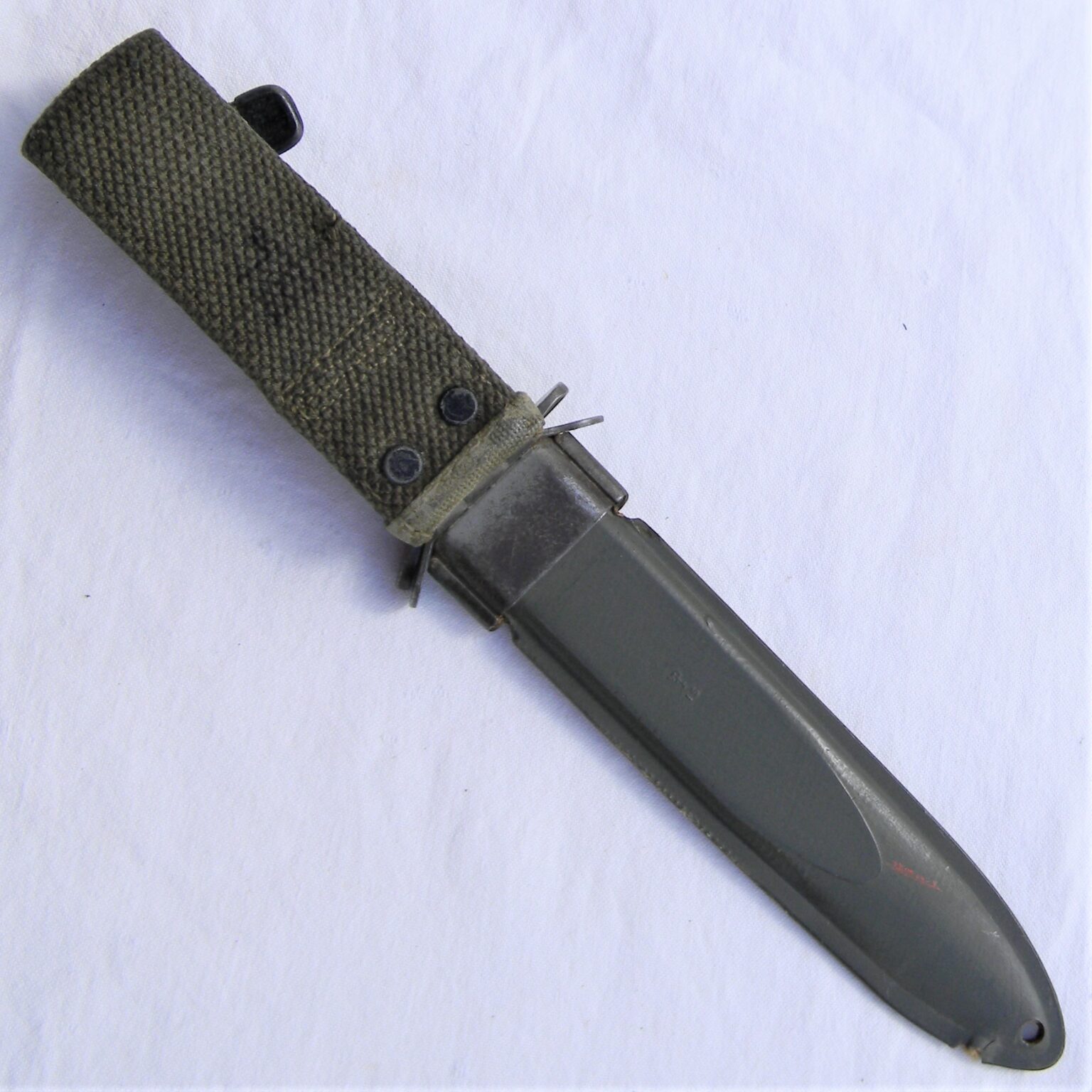 WW2 Imperial M3 trench knife, original M8 scabbard
