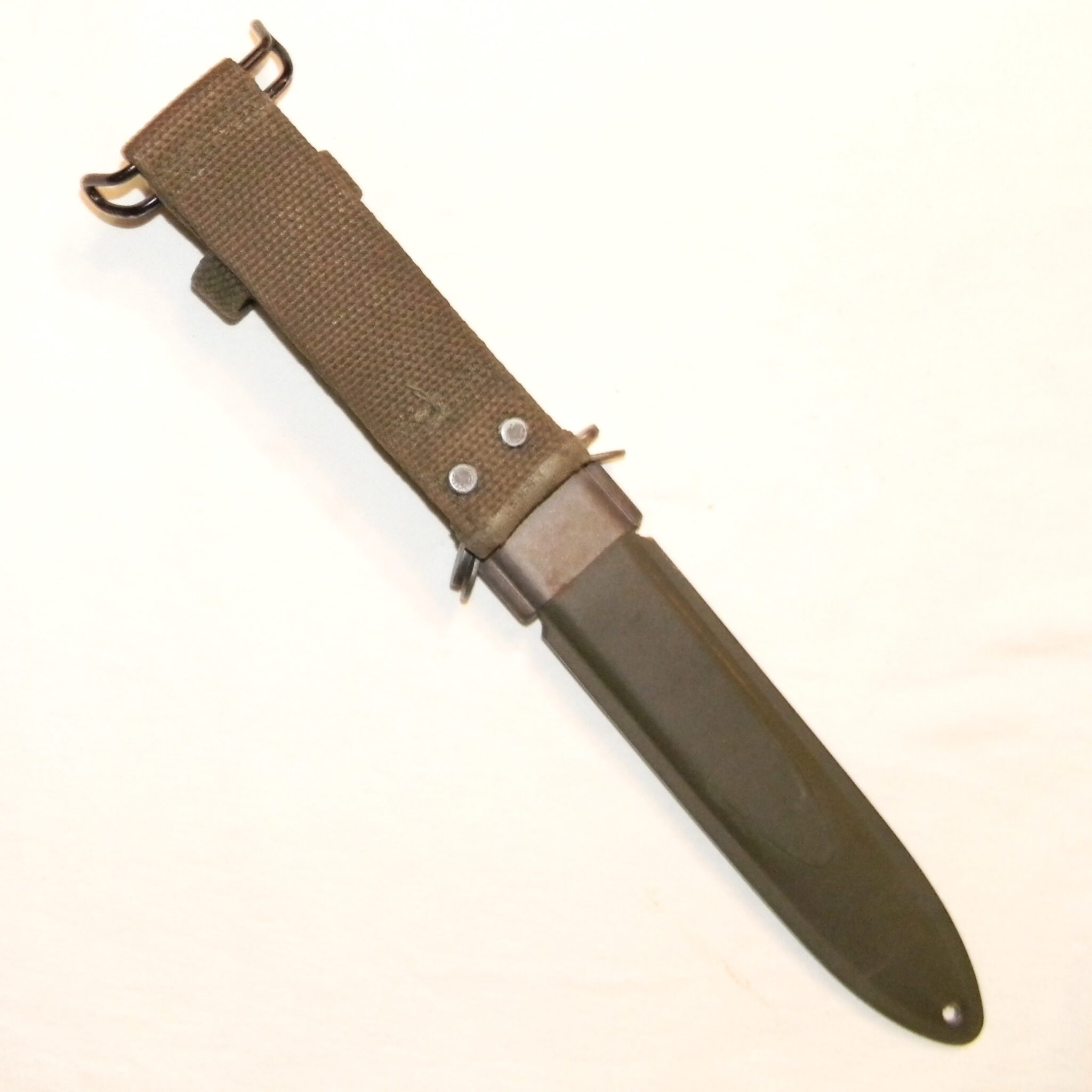 WW2 Imperial M3 fighting knife, blade-marked, orig M8 scabbard