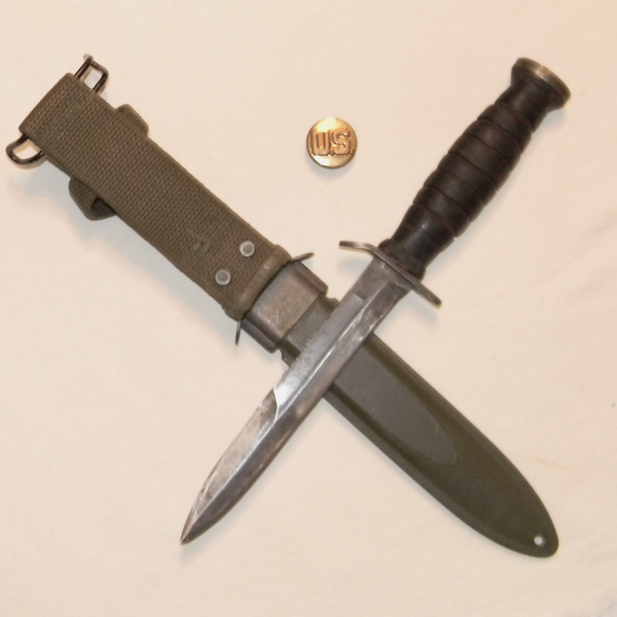 WW2 Imperial M3 fighting knife, blade-marked, orig M8 scabbard