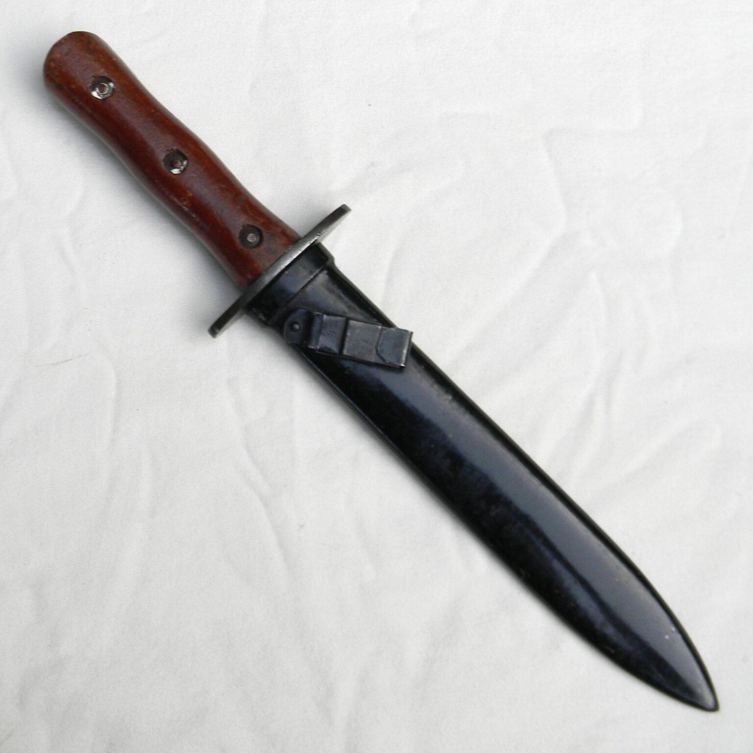 Italy WW2 M1939 Fighting Knife, original metal scabbard