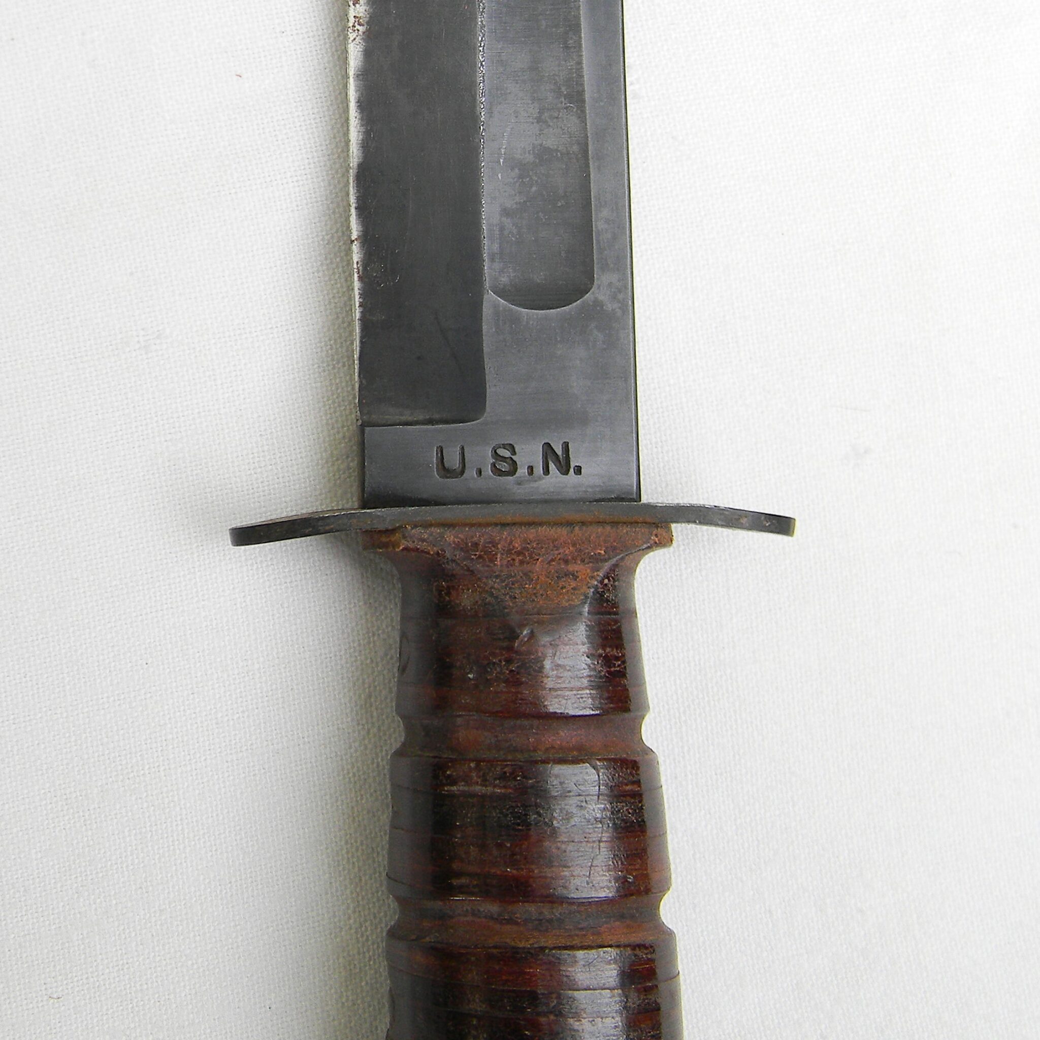 WW2 Camillus MK2 fighting knife early nut pommel type; rare