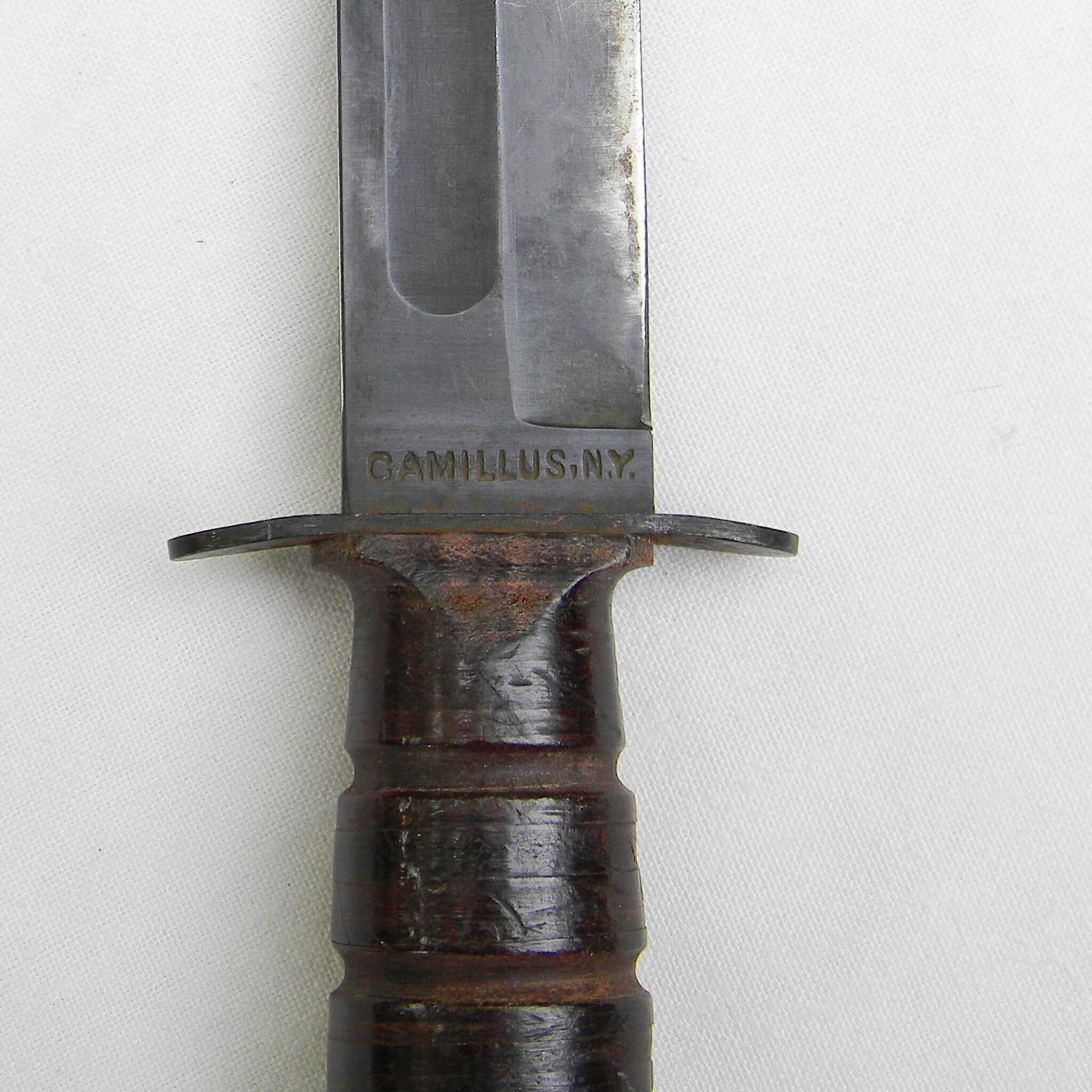 WW2 Camillus MK2 fighting knife early nut pommel type; rare