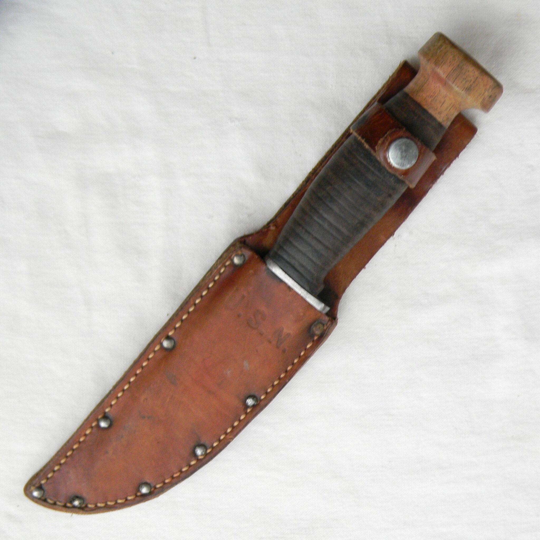 WW2 PAL MK1 Fighting Knife wood pommel, orig USN scabbard
