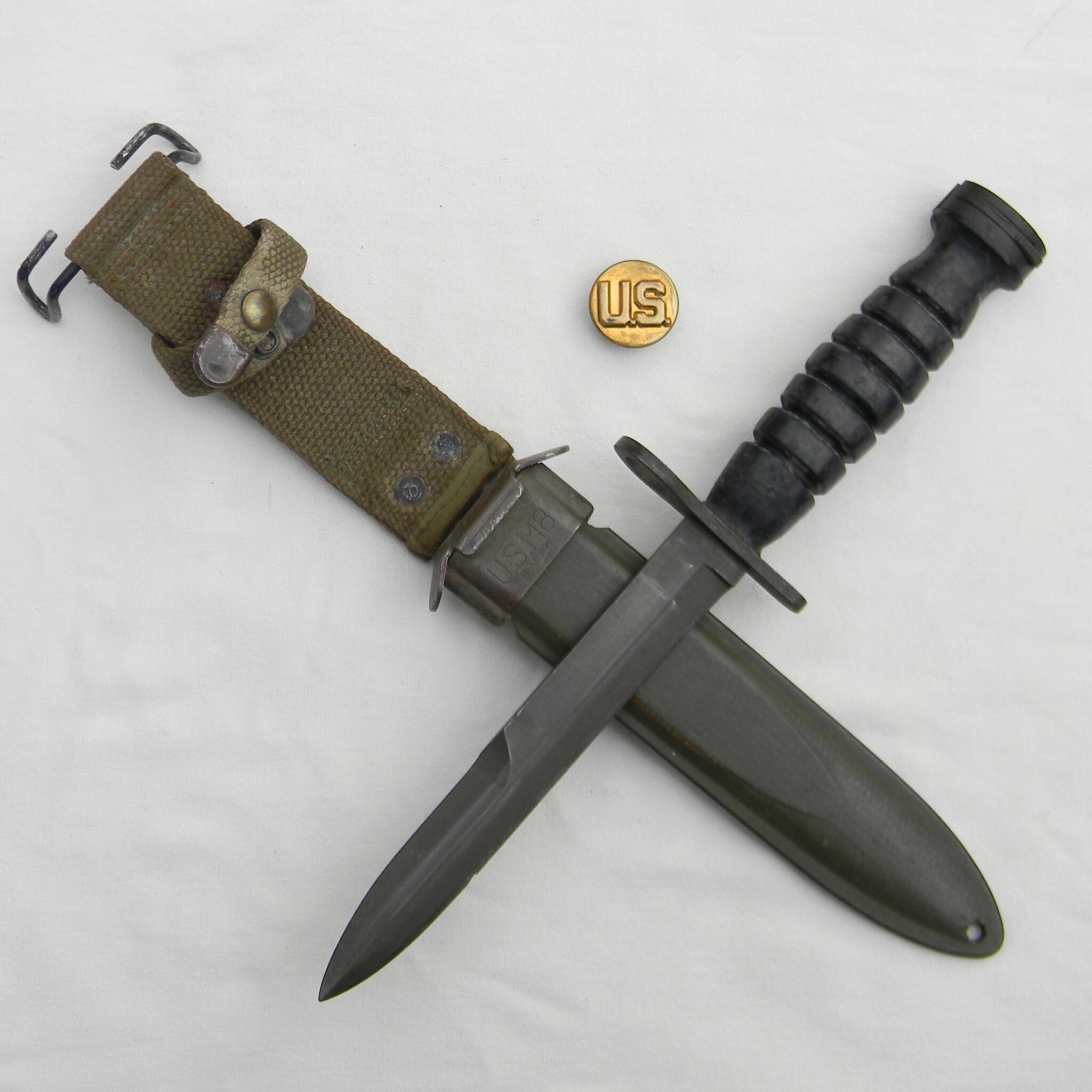 WW2 Case M4 bayonet Korean War rubber handle, orig scabbard