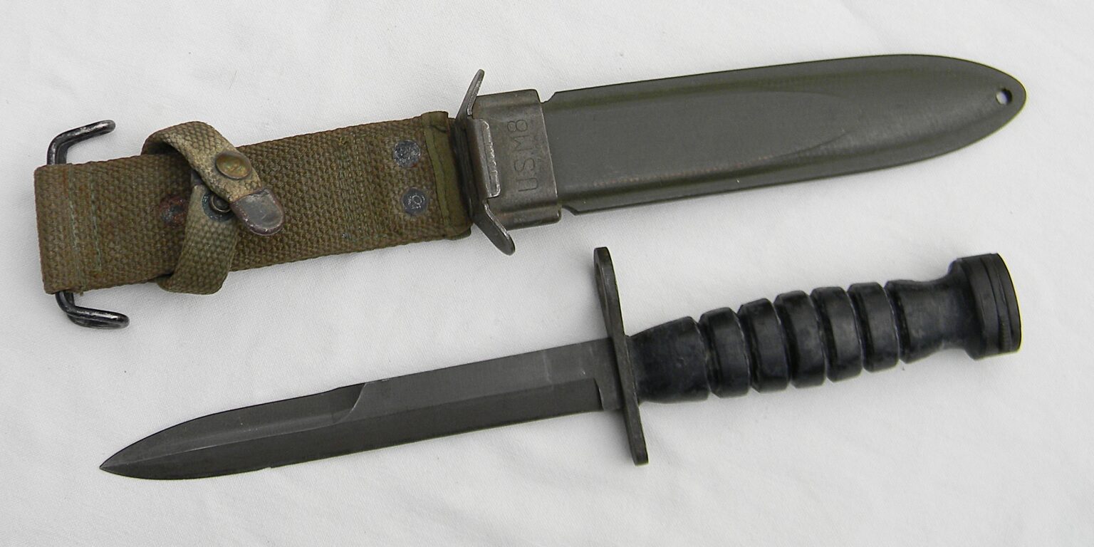 WW2 Case M4 bayonet Korean War rubber handle, orig scabbard