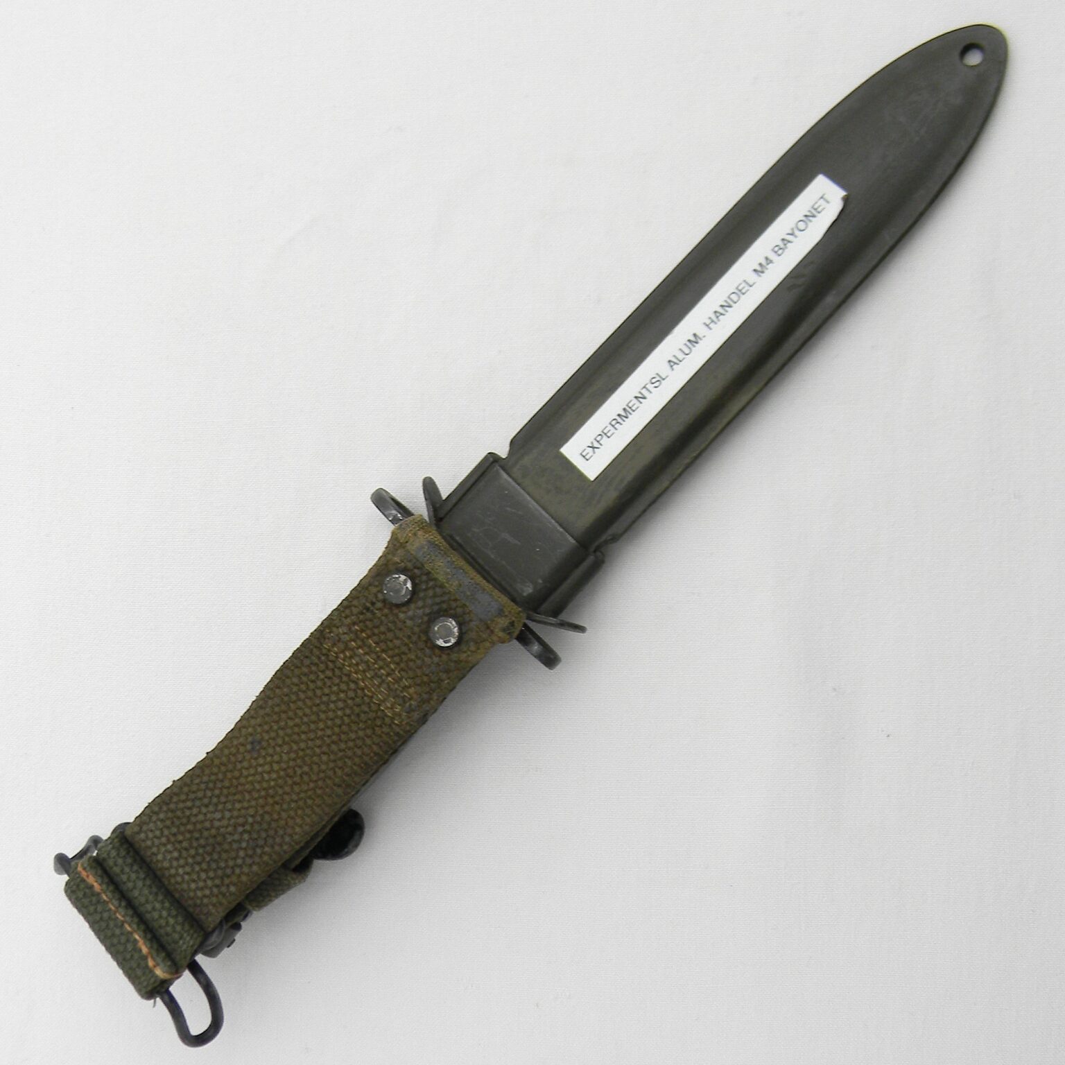 WW2 Camillus M4 bayonet, aluminum handle, orig M8 scabbard