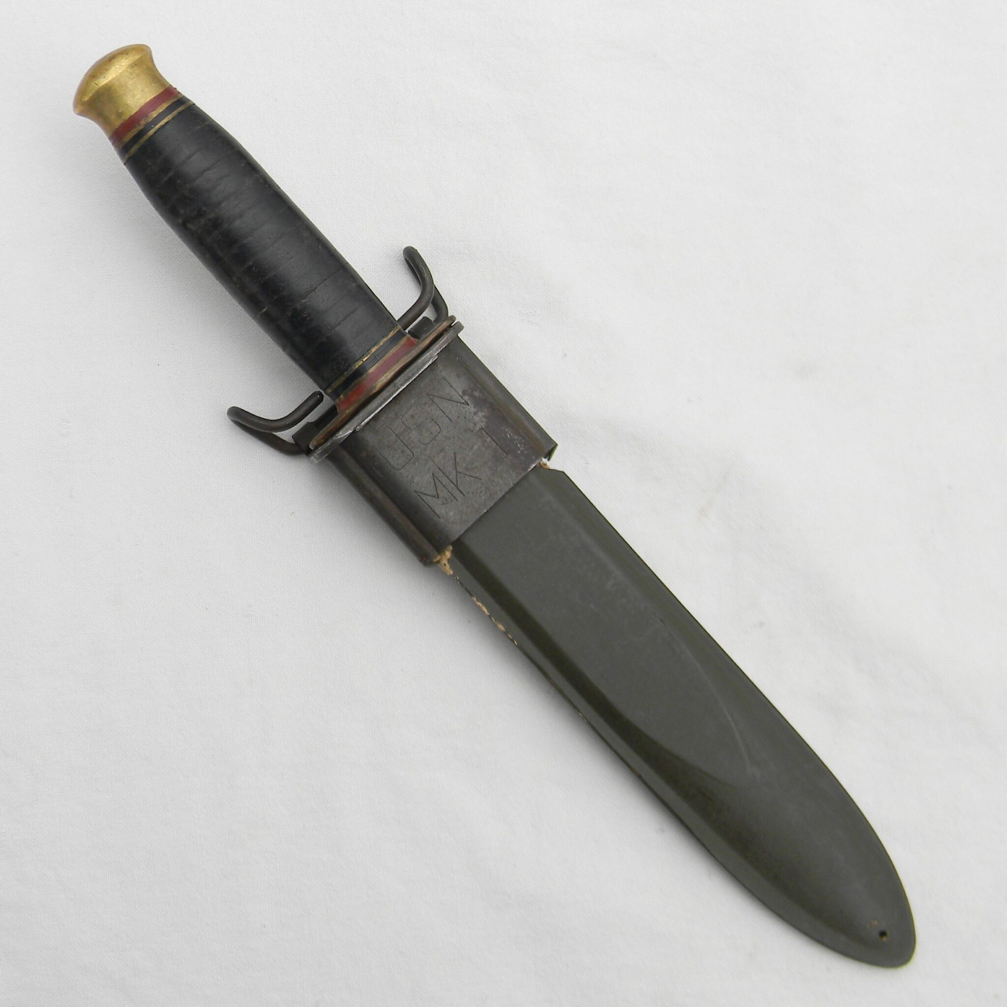UK WW2 Southern Richardson fighting dagger; original scabbard