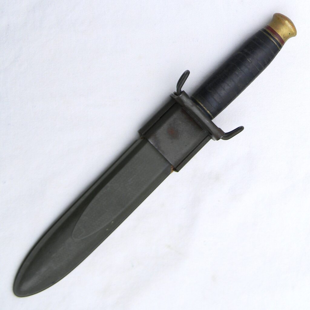 UK WW2 Southern Richardson fighting dagger; original scabbard