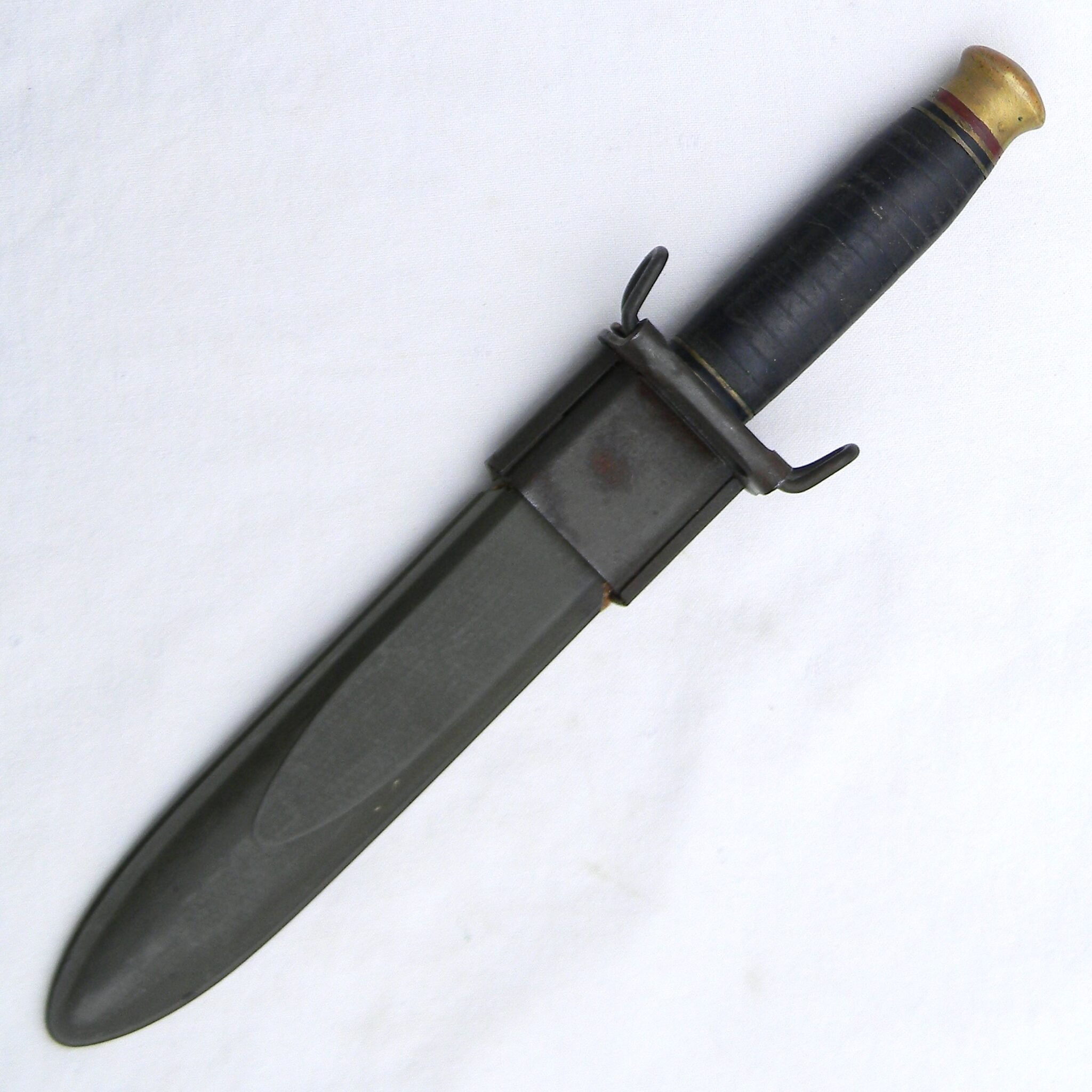 UK WW2 Southern Richardson fighting dagger; original scabbard