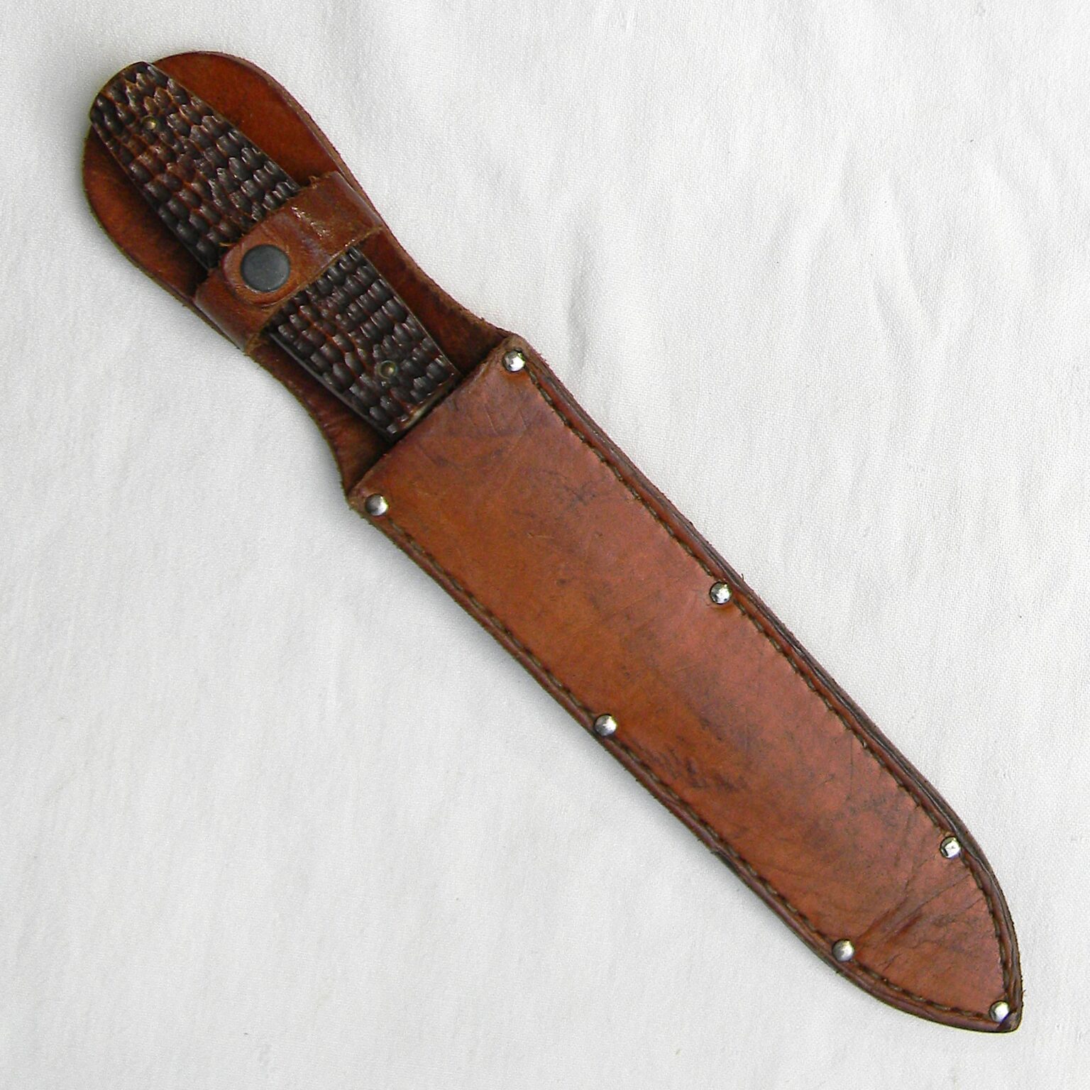 WW2 Case Tested XX Pig Sticker fighting knife, original sheath
