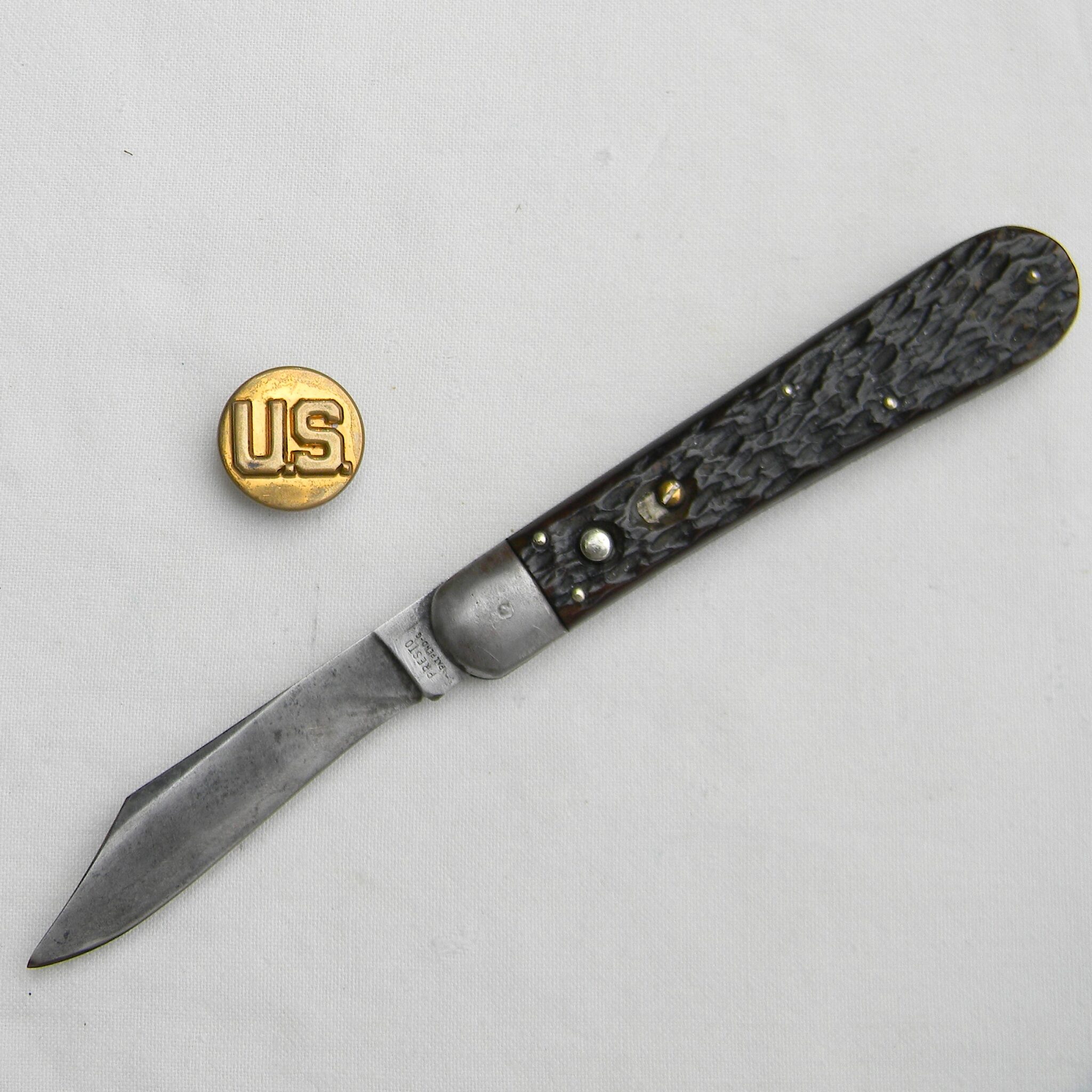 WW2 American Schrade paratrooper knife, jigged bone handle type