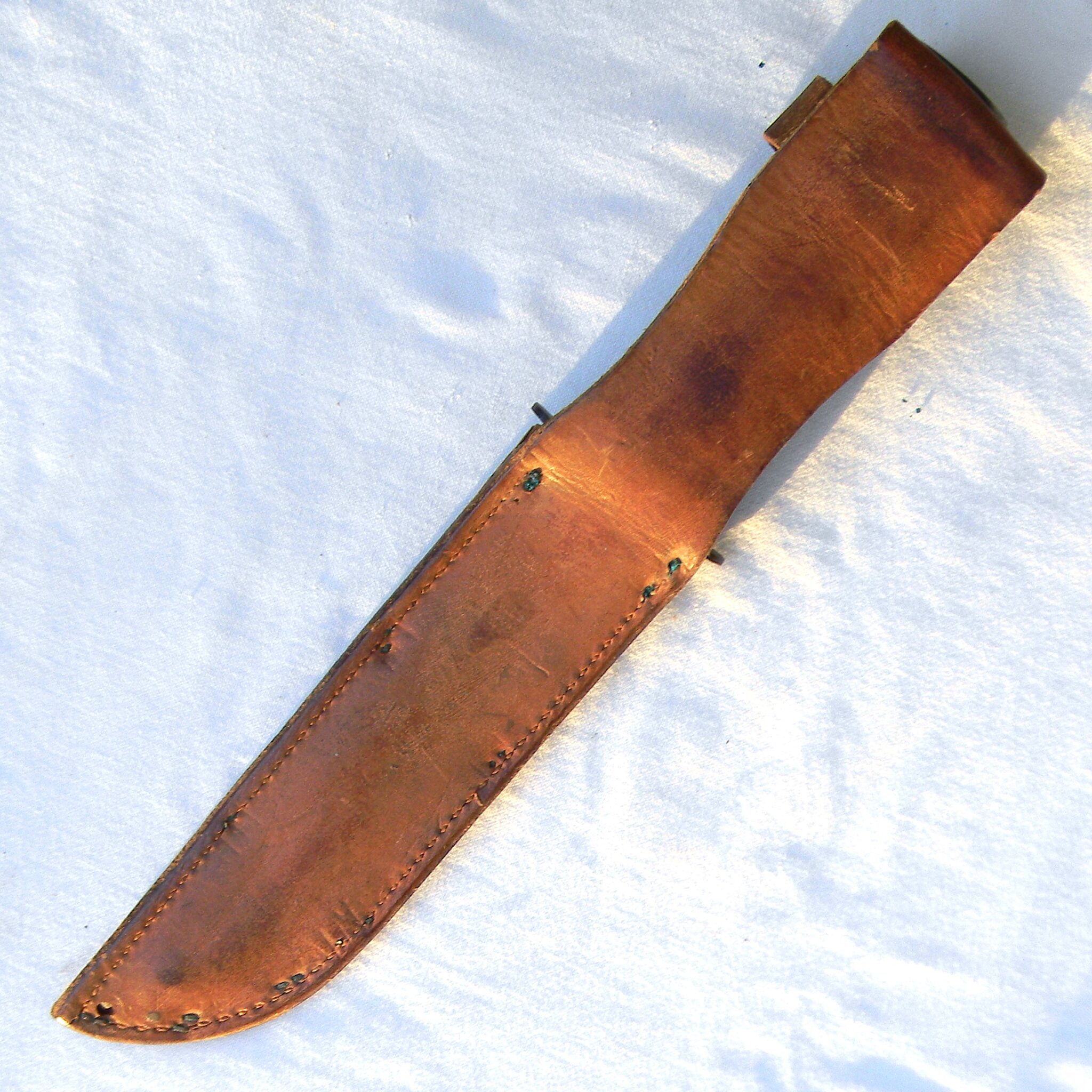 WW2 KABAR USN MK2 fighting knife, early issue leather scabbard