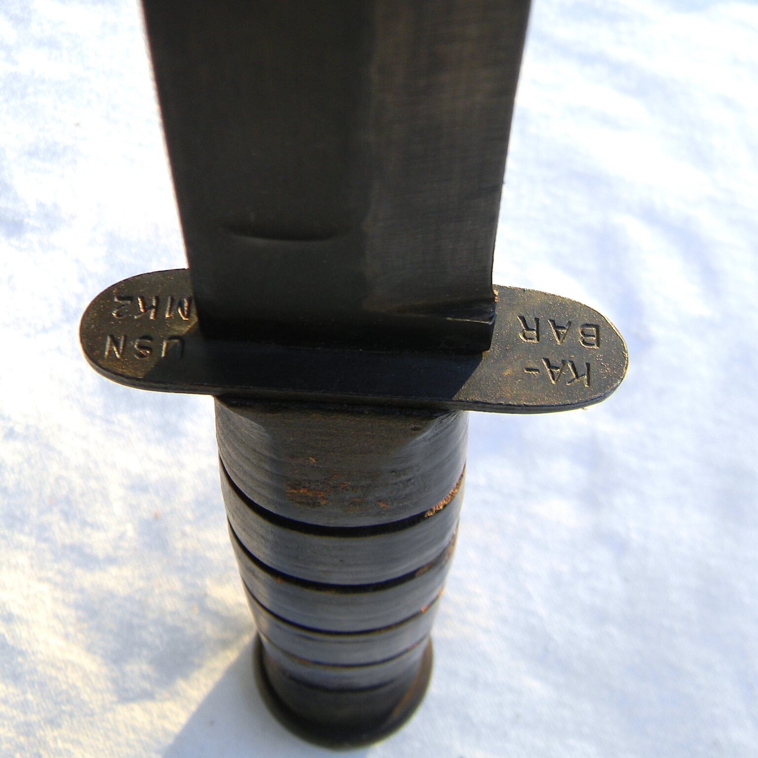 WW2 KABAR USN MK2 fighting knife, early issue leather scabbard