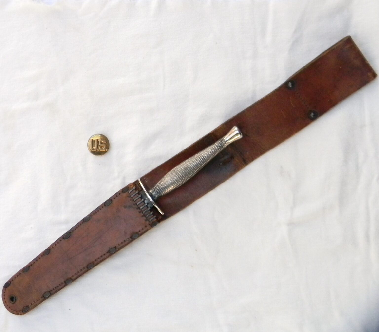WW2 USMC Raiders stiletto dagger V42 leather scabbard rare type